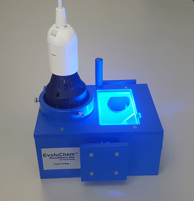 Blue light photoreactor box with bulb. - HepatoChem